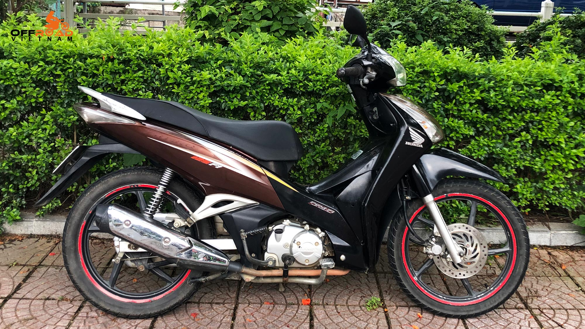 125cc Semi-Automatic Scooters - Hanoi Motorbike Rental